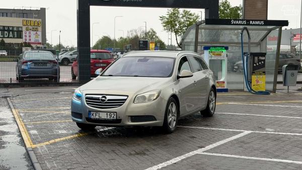 Opel Insignia 2010 in Siauliai, with an engine capacity of 2.00 L and mileage of 260 thousand km for 1450 €, photo 2 on AUTOMOTO.COM.LV