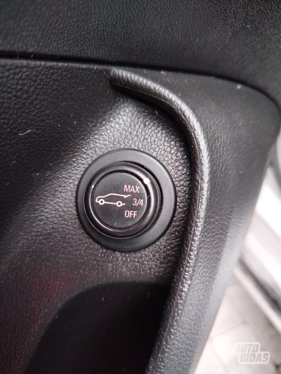 Opel Insignia 2010 in Siauliai, with an engine capacity of 2.00 L and mileage of 380 thousand km for 1650 €, photo 8 on AUTOMOTO.COM.LV