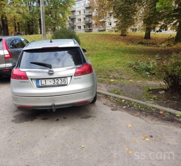 Opel Insignia 2010 in Riga, with an engine capacity of 2.00 L and mileage of 269 thousand km for 1600 €, photo 3 on AUTOMOTO.COM.LV