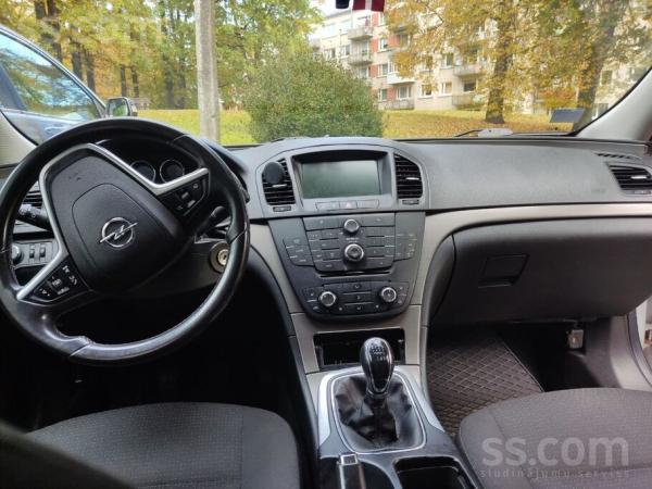 Opel Insignia 2010 in Riga, with an engine capacity of 2.00 L and mileage of 269 thousand km for 1600 €, photo 7 on AUTOMOTO.COM.LV