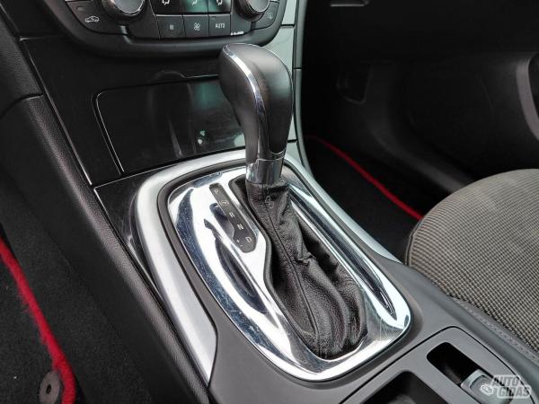 Opel Insignia 2010 in Vilnius, with an engine capacity of 2.00 L and mileage of 359 thousand km for 2000 €, photo 9 on AUTOMOTO.COM.LV