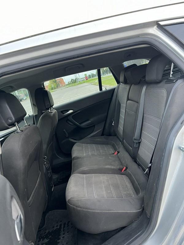 Opel Insignia 2010 Narva, ar dzinēja tilpumu 2.00 L un nobraukumu 317 tūkst. km par 999 €, foto 10 vietnē AUTOMOTO.COM.LV