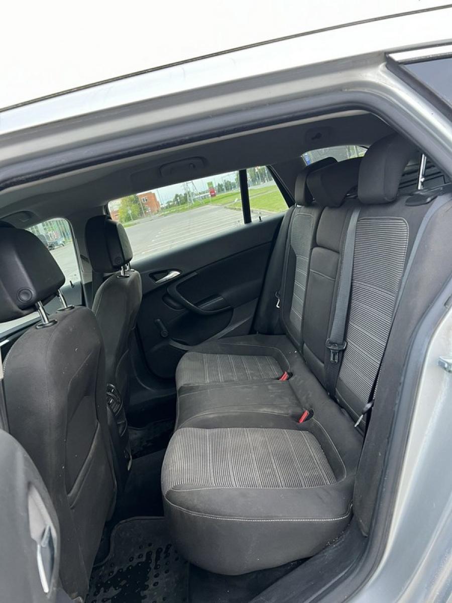 Opel Insignia 2010 Narva, ar dzinēja tilpumu 2.00 L un nobraukumu 317 tūkst. km par 999 €, foto 11 vietnē AUTOMOTO.COM.LV