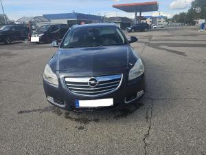 Opel Insignia 2010 in Kaunas, with an engine capacity of 1.96 L and mileage of 292 thousand km for 2199 €, photo 4 on AUTOMOTO.COM.LV
