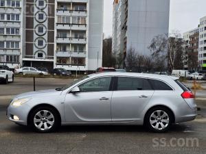 Opel Insignia 2011 in Riga, with an engine capacity of 2.00 L and mileage of 290 thousand km for 3300 €, photo 4 on AUTOMOTO.COM.LV