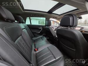 Opel Insignia 2011 in Riga, with an engine capacity of 2.00 L and mileage of 290 thousand km for 3300 €, photo 8 on AUTOMOTO.COM.LV