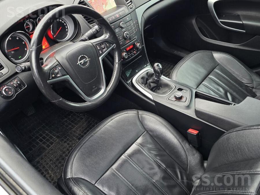Opel Insignia 2011 in Riga, with an engine capacity of 2.00 L and mileage of 290 thousand km for 3300 €, photo 9 on AUTOMOTO.COM.LV