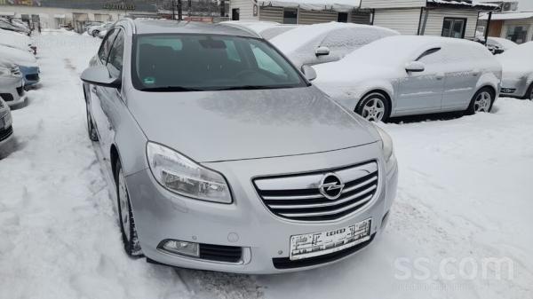 Opel Insignia 2011 in Riga, with an engine capacity of 2.00 L and mileage of 298 thousand km for 4100 €, photo 2 on AUTOMOTO.COM.LV