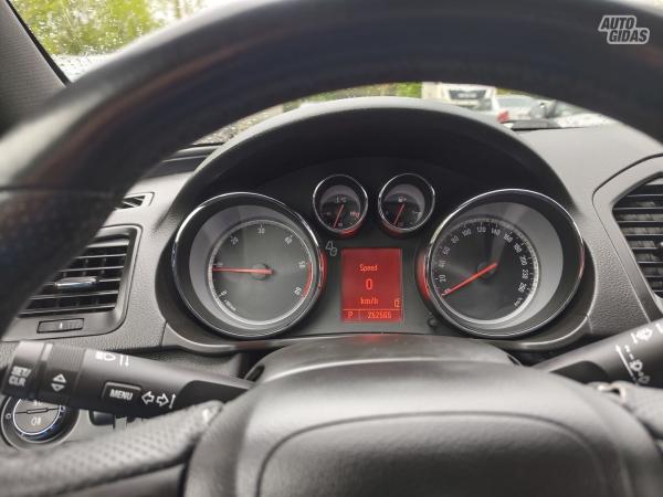 Opel Insignia 2011 in Siauliai, with an engine capacity of 2.00 L and mileage of 253 thousand km for 4200 €, photo 8 on AUTOMOTO.COM.LV