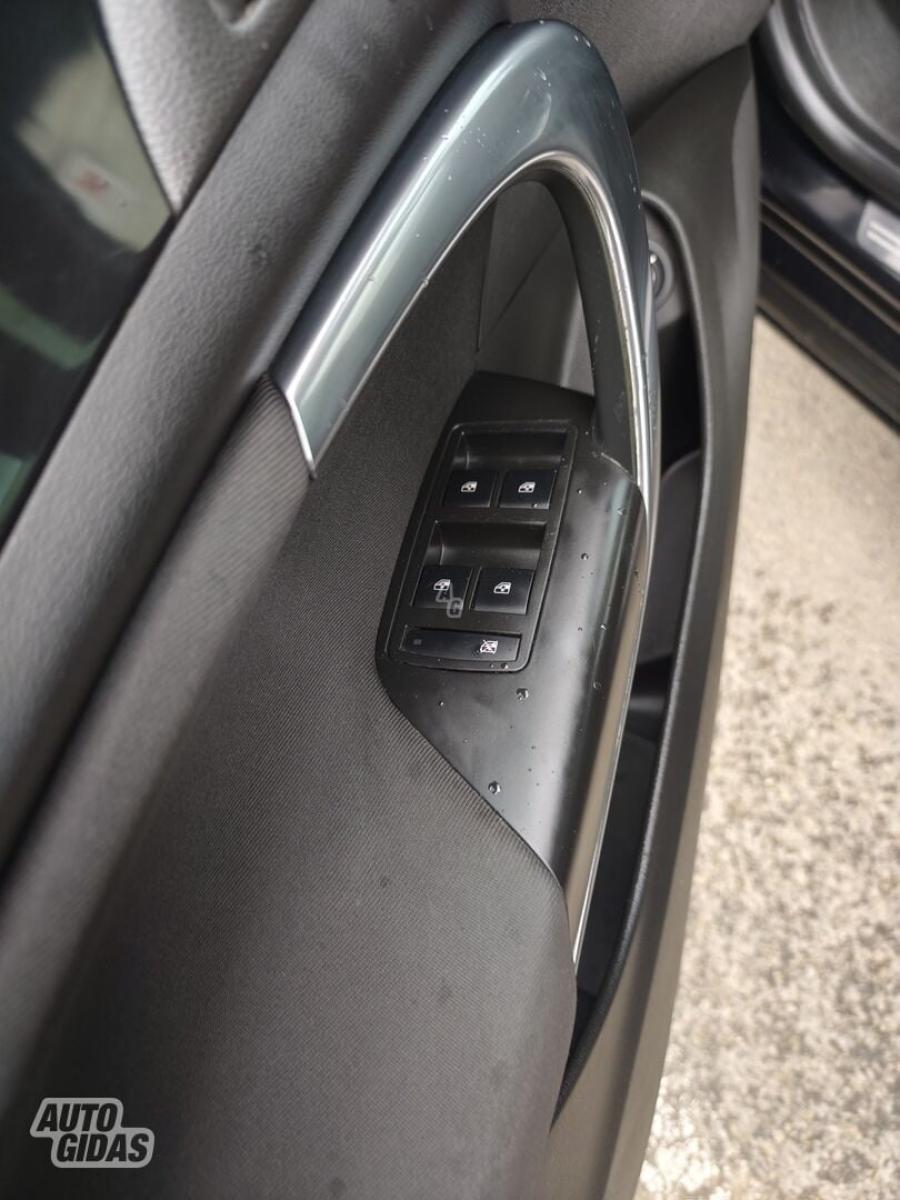 Opel Insignia 2011 in Siauliai, with an engine capacity of 2.00 L and mileage of 253 thousand km for 4200 €, photo 12 on AUTOMOTO.COM.LV