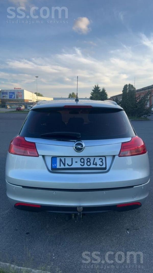 Opel Insignia 2011 Rīga, ar dzinēja tilpumu 2.00 L un nobraukumu 284 tūkst. km par 3500 €, foto 4 vietnē AUTOMOTO.COM.LV