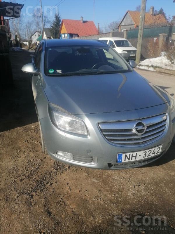 Opel Insignia 2011 in Kraslava, with an engine capacity of 2.00 L and mileage of 303 thousand km for 1000 €, photo 1 on AUTOMOTO.COM.LV