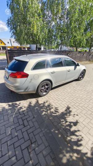 Opel Insignia 2011 in Kaunas, with an engine capacity of 1.96 L and mileage of 345 thousand km for 3300 €, photo 4 on AUTOMOTO.COM.LV