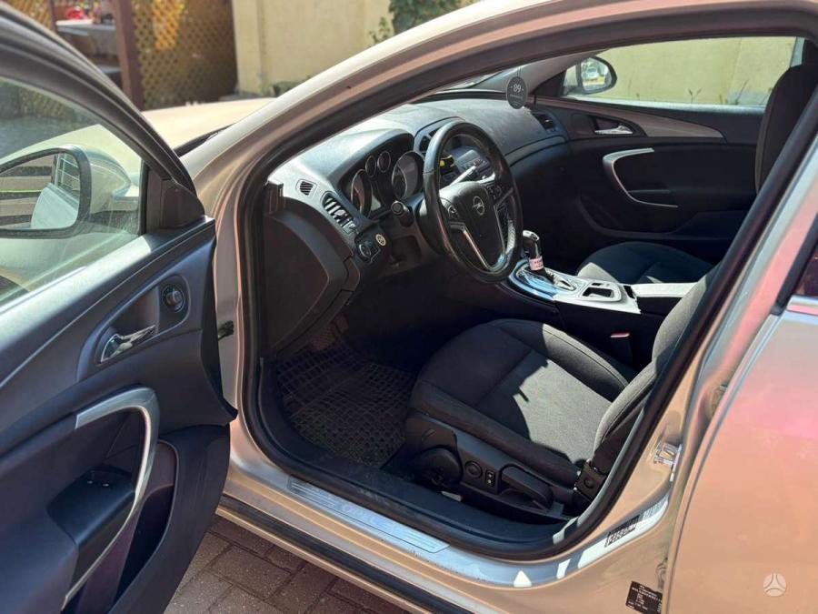 Opel Insignia 2011 in Kaunas, with an engine capacity of 1.96 L and mileage of 345 thousand km for 3300 €, photo 7 on AUTOMOTO.COM.LV