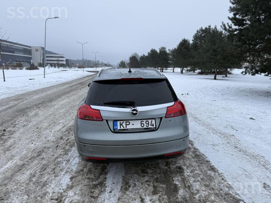 Opel Insignia 2012 Rīga, ar dzinēja tilpumu 2.00 L un nobraukumu 334 tūkst. km par 2300 €, foto 5 vietnē AUTOMOTO.COM.LV