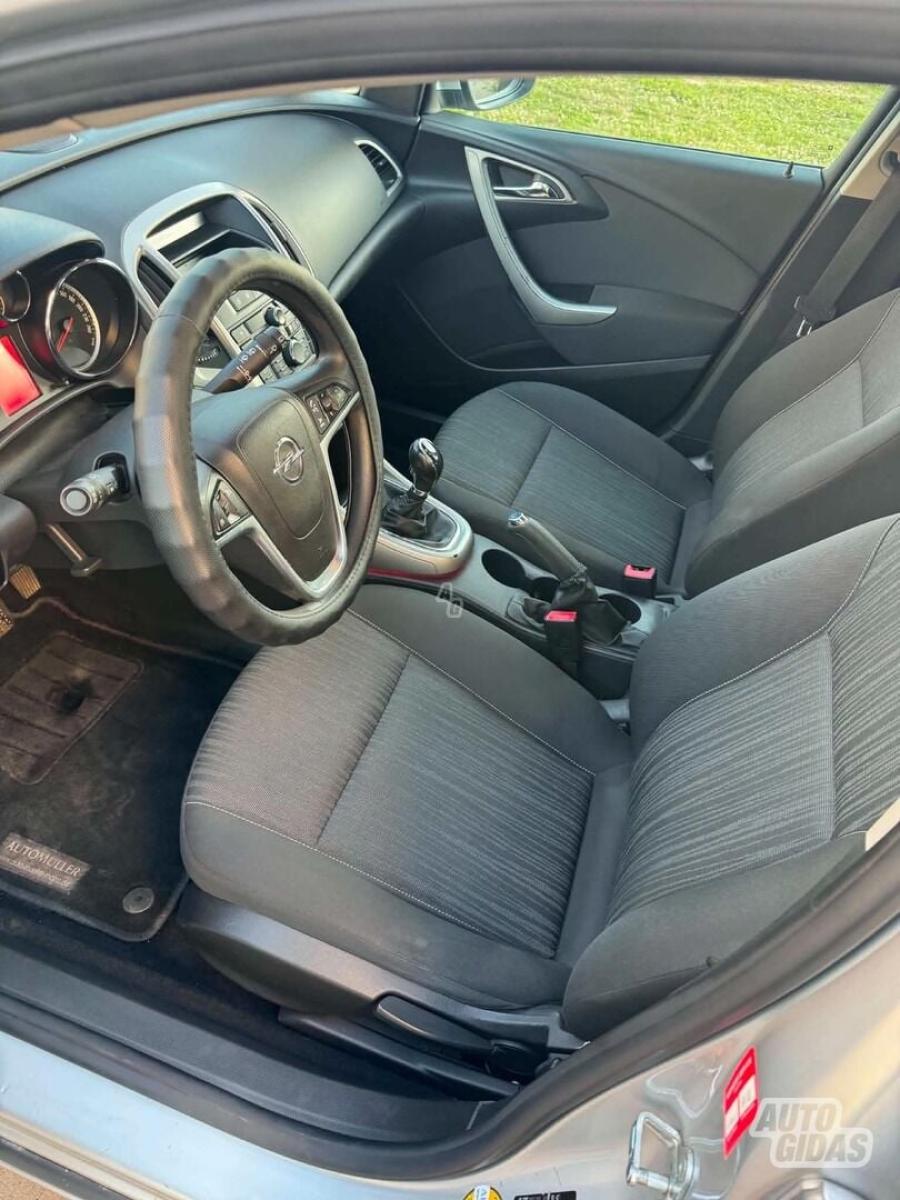 Opel Insignia 2012 in Vilnius, with an engine capacity of 1.40 L and mileage of 250 thousand km for 2350 €, photo 7 on AUTOMOTO.COM.LV