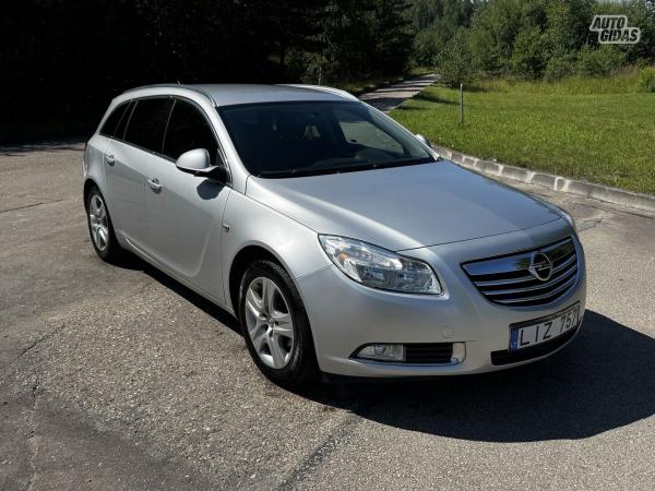 Opel Insignia 2012 in Siauliai, with an engine capacity of 2.00 L and mileage of 248 thousand km for 2350 €, photo 1 on AUTOMOTO.COM.LV