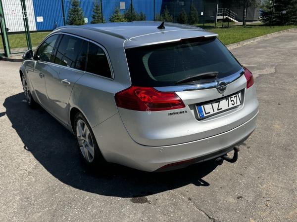 Opel Insignia 2012 in Siauliai, with an engine capacity of 2.00 L and mileage of 248 thousand km for 2350 €, photo 6 on AUTOMOTO.COM.LV