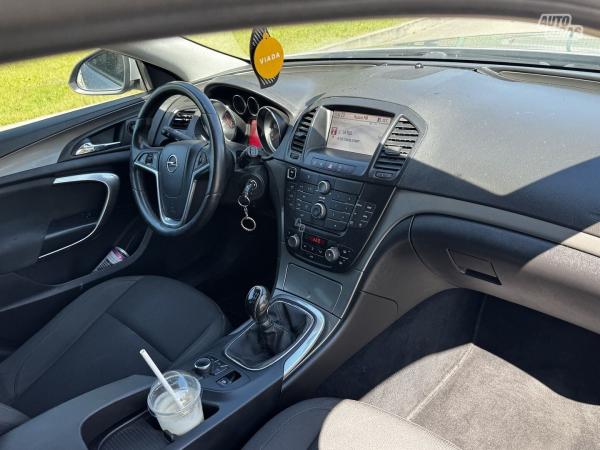 Opel Insignia 2012 in Siauliai, with an engine capacity of 2.00 L and mileage of 248 thousand km for 2350 €, photo 8 on AUTOMOTO.COM.LV