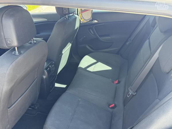 Opel Insignia 2012 in Siauliai, with an engine capacity of 2.00 L and mileage of 248 thousand km for 2350 €, photo 10 on AUTOMOTO.COM.LV