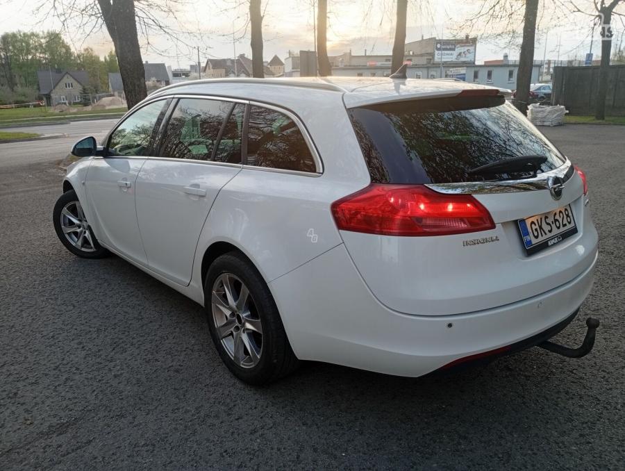 Opel Insignia 2013 in Vilnius, with an engine capacity of 2.00 L and mileage of 325 thousand km for 3300 €, photo 6 on AUTOMOTO.COM.LV