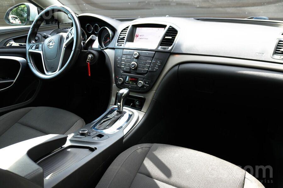 Opel Insignia 2013 in Riga, with an engine capacity of 2.00 L and mileage of 256 thousand km for 4390 €, photo 6 on AUTOMOTO.COM.LV