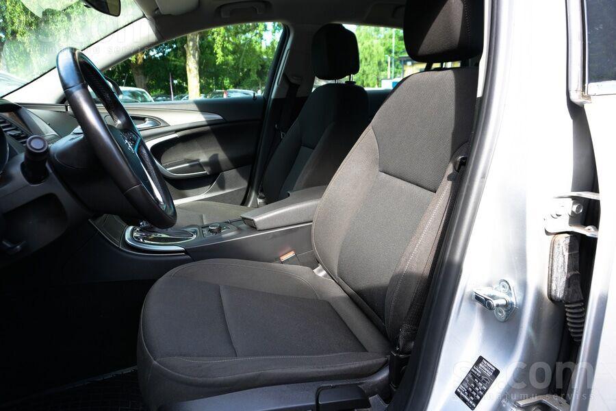 Opel Insignia 2013 in Riga, with an engine capacity of 2.00 L and mileage of 256 thousand km for 4390 €, photo 9 on AUTOMOTO.COM.LV