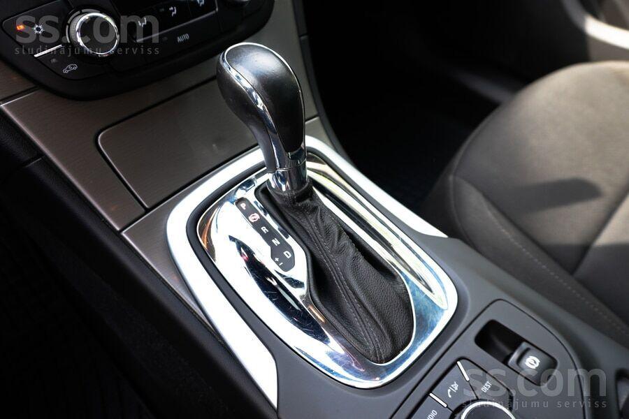 Opel Insignia 2013 in Riga, with an engine capacity of 2.00 L and mileage of 256 thousand km for 4390 €, photo 10 on AUTOMOTO.COM.LV