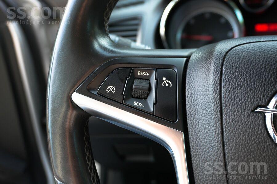 Opel Insignia 2013 in Riga, with an engine capacity of 2.00 L and mileage of 256 thousand km for 4390 €, photo 12 on AUTOMOTO.COM.LV