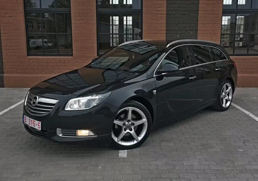 Opel Insignia 2013 in Riga, with an engine capacity of 2.00 L and mileage of 216 thousand km for 5590 €, photo 1 on AUTOMOTO.COM.LV