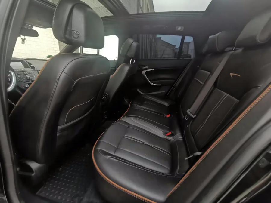 Opel Insignia 2013 in Riga, with an engine capacity of 2.00 L and mileage of 216 thousand km for 5590 €, photo 10 on AUTOMOTO.COM.LV