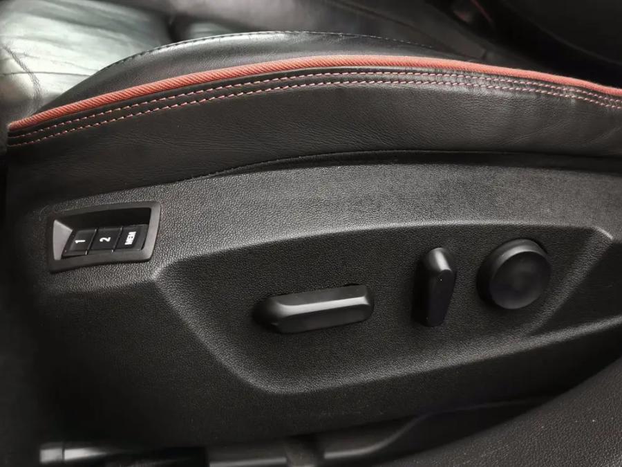 Opel Insignia 2013 in Riga, with an engine capacity of 2.00 L and mileage of 216 thousand km for 5590 €, photo 16 on AUTOMOTO.COM.LV