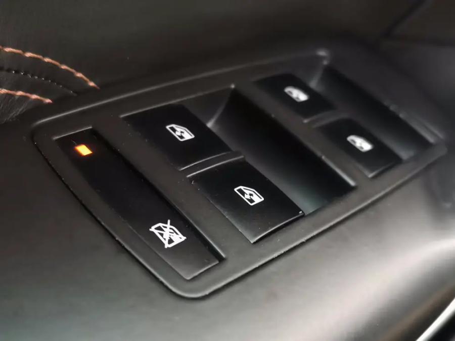 Opel Insignia 2013 in Riga, with an engine capacity of 2.00 L and mileage of 216 thousand km for 5590 €, photo 19 on AUTOMOTO.COM.LV