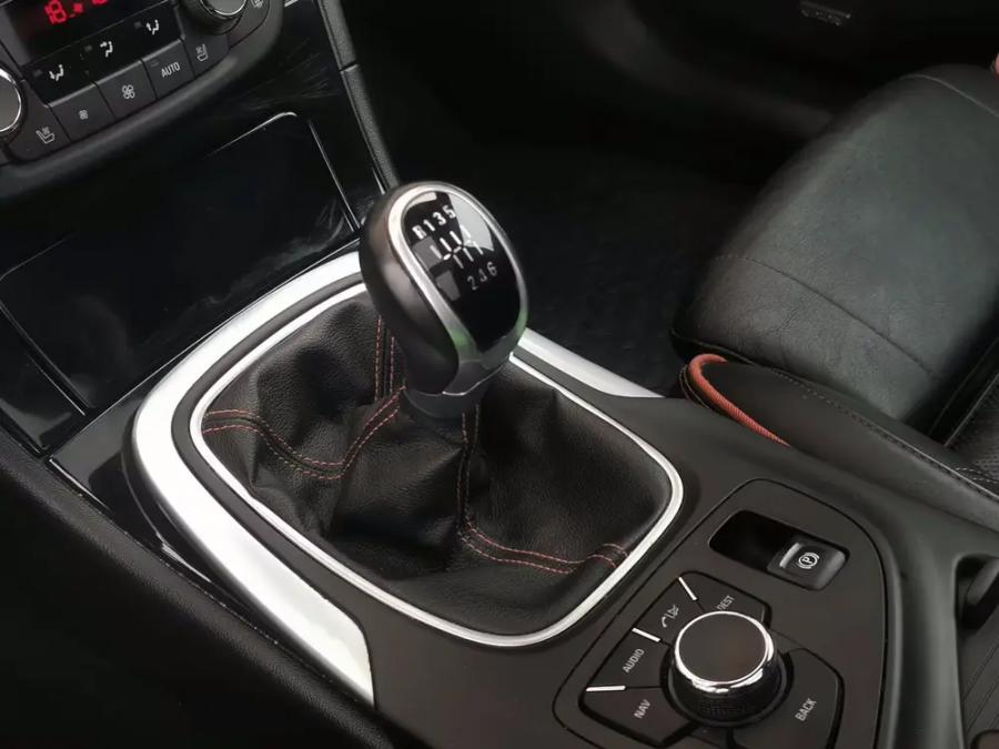 Opel Insignia 2013 in Riga, with an engine capacity of 2.00 L and mileage of 216 thousand km for 5590 €, photo 20 on AUTOMOTO.COM.LV