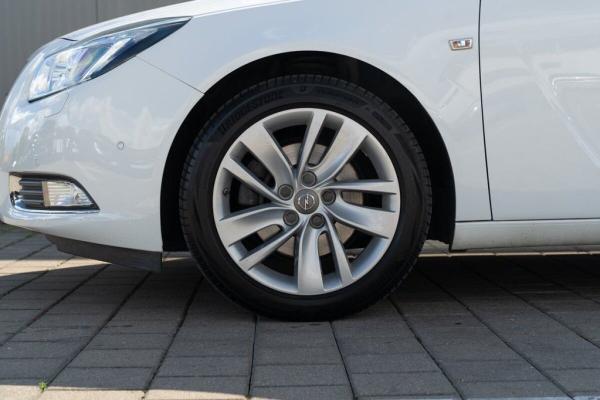 Opel Insignia 2013 in Vilnius, with an engine capacity of 2.00 L and mileage of 205 thousand km for 5000 €, photo 5 on AUTOMOTO.COM.LV