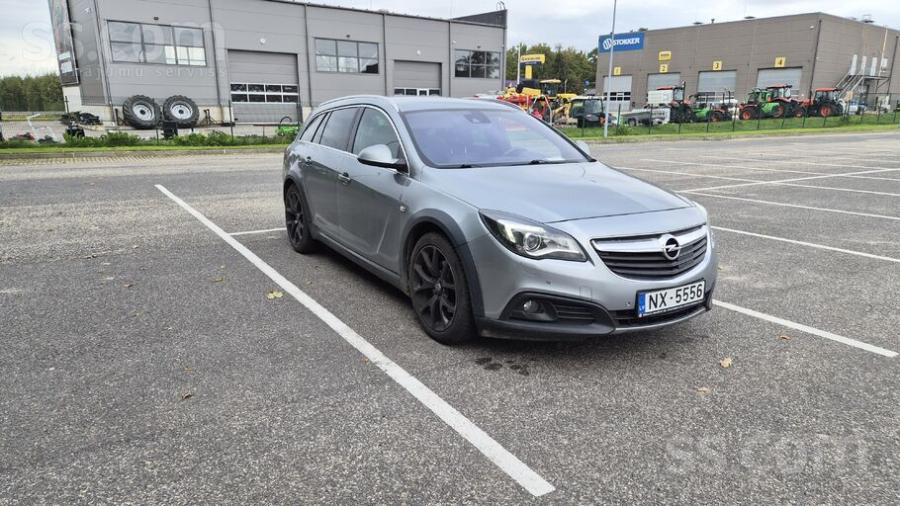 Opel Insignia 2014 in Valmiera, with an engine capacity of 2.00 L and mileage of 209 thousand km for 6700 €, photo 3 on AUTOMOTO.COM.LV