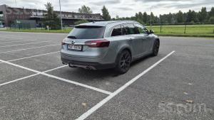 Opel Insignia 2014 in Valmiera, with an engine capacity of 2.00 L and mileage of 209 thousand km for 6700 €, photo 5 on AUTOMOTO.COM.LV