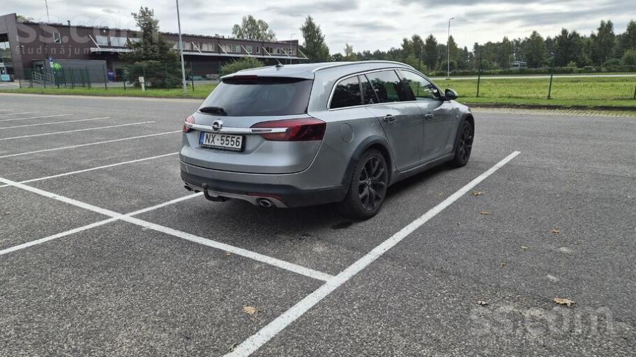 Opel Insignia 2014 in Valmiera, with an engine capacity of 2.00 L and mileage of 209 thousand km for 6700 €, photo 5 on AUTOMOTO.COM.LV