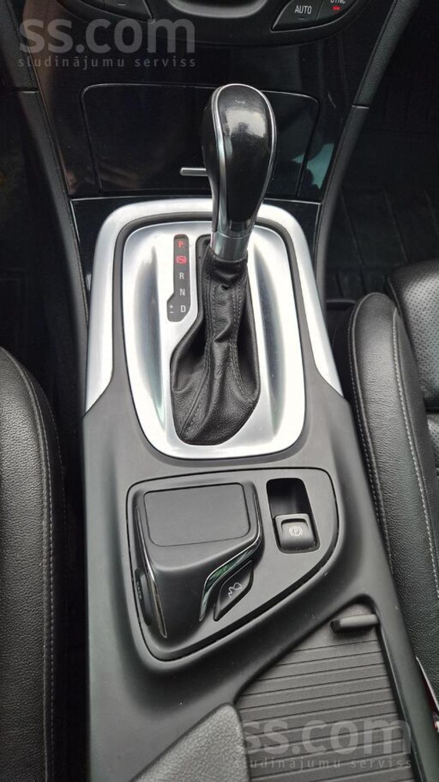 Opel Insignia 2014 in Valmiera, with an engine capacity of 2.00 L and mileage of 209 thousand km for 6700 €, photo 7 on AUTOMOTO.COM.LV