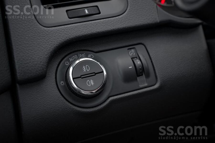 Opel Insignia 2015 in Riga, with an engine capacity of 2.00 L and mileage of 0 thousand km for 5995 €, photo 31 on AUTOMOTO.COM.LV