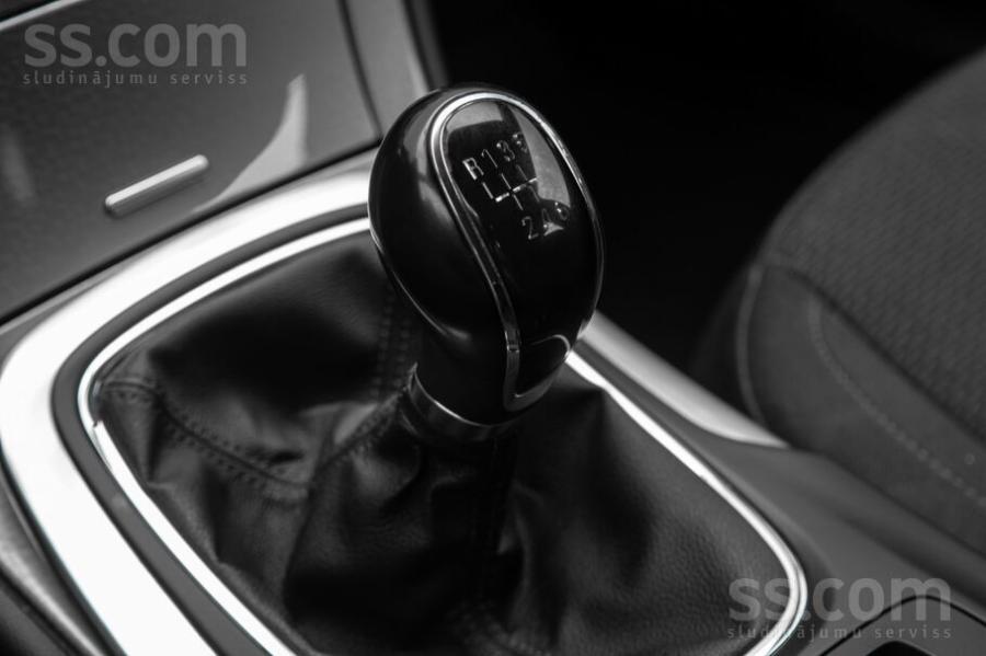 Opel Insignia 2015 Rīga, ar dzinēja tilpumu 2.00 L un nobraukumu 231 tūkst. km par 5950 €, foto 24 vietnē AUTOMOTO.COM.LV
