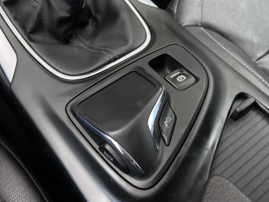 Opel Insignia 2015 Rīga, ar dzinēja tilpumu 2.00 L un nobraukumu 237 tūkst. km par 5750 €, foto 18 vietnē AUTOMOTO.COM.LV
