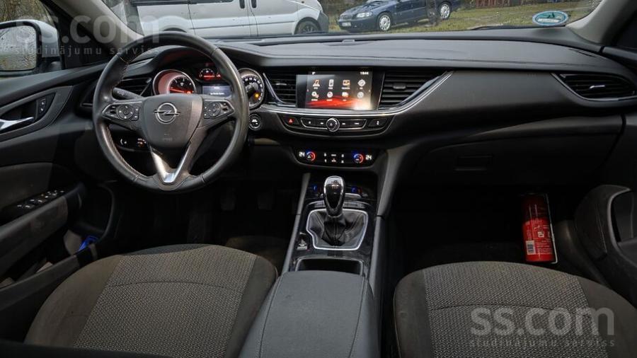 Opel Insignia 2017 in Ogre, with an engine capacity of 1.60 L and mileage of 194 thousand km for 8200 €, photo 6 on AUTOMOTO.COM.LV