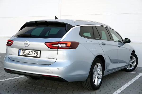 Opel Insignia 2018 in Riga, with an engine capacity of 2.00 L and mileage of 197 thousand km for 8900 €, photo 10 on AUTOMOTO.COM.LV