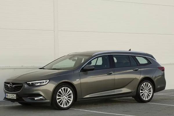 Opel Insignia 2018 in Riga, with an engine capacity of 2.00 L and mileage of 191 thousand km for 7500 €, photo 3 on AUTOMOTO.COM.LV
