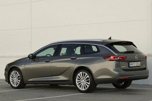 Opel Insignia 2018 in Riga, with an engine capacity of 2.00 L and mileage of 191 thousand km for 7500 €, photo 4 on AUTOMOTO.COM.LV