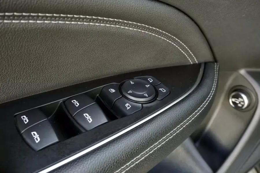 Opel Insignia 2018 Rīga, ar dzinēja tilpumu 2.00 L un nobraukumu 191 tūkst. km par 7500 €, foto 23 vietnē AUTOMOTO.COM.LV