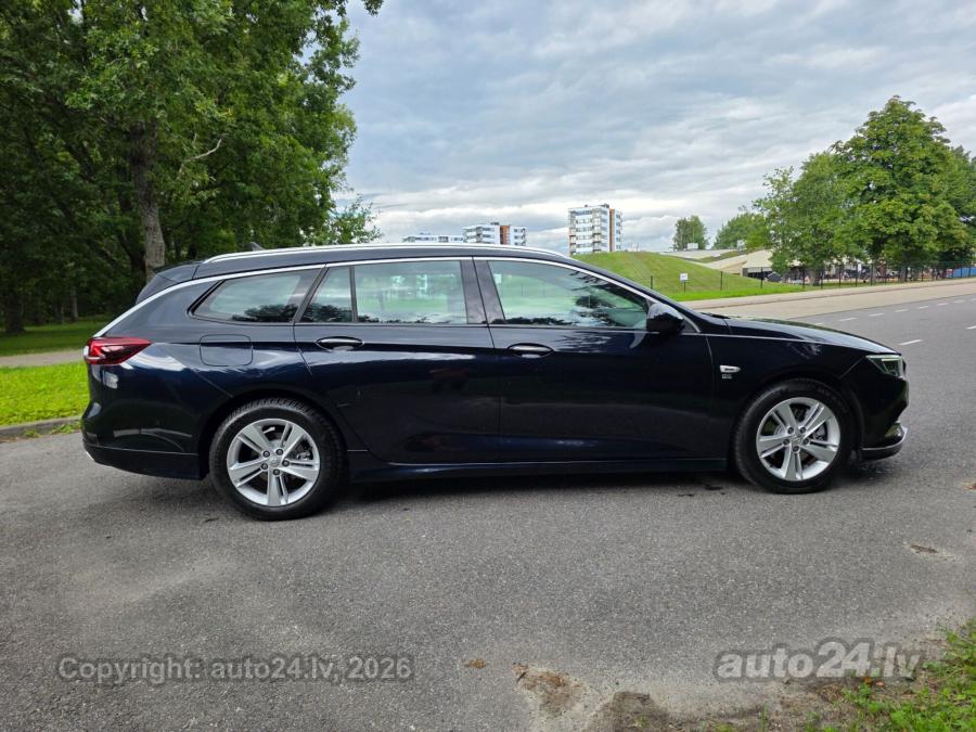 Opel Insignia 2018 in Parnu, with an engine capacity of 2.00 L and mileage of 238 thousand km for 11800 €, photo 9 on AUTOMOTO.COM.LV