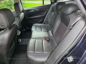 Opel Insignia 2018 in Parnu, with an engine capacity of 2.00 L and mileage of 238 thousand km for 11800 €, photo 16 on AUTOMOTO.COM.LV