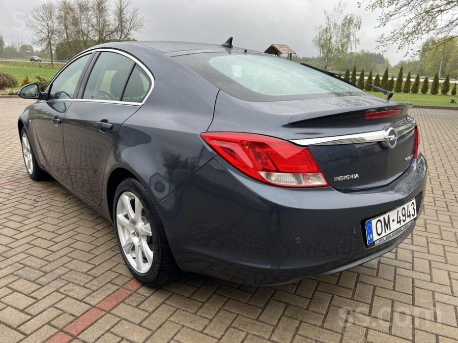Violet Opel Insignia 2010 in Rezekne, with an engine capacity of 2.00 L and mileage of 320 thousand km for 3950 €, photo 7 on AUTOMOTO.COM.LV